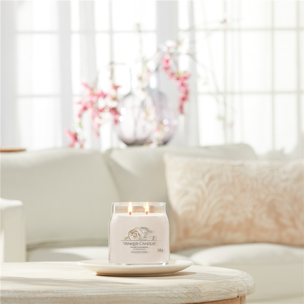 Warm Cashmere Signature Medium Jar | Yankee Candle – Site officielle Suisse