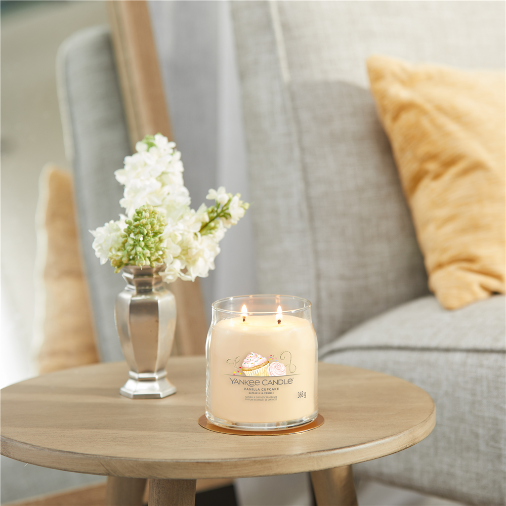 Vanilla Cupcake Signature Medium Jar | Yankee Candle Offizielle Website ...