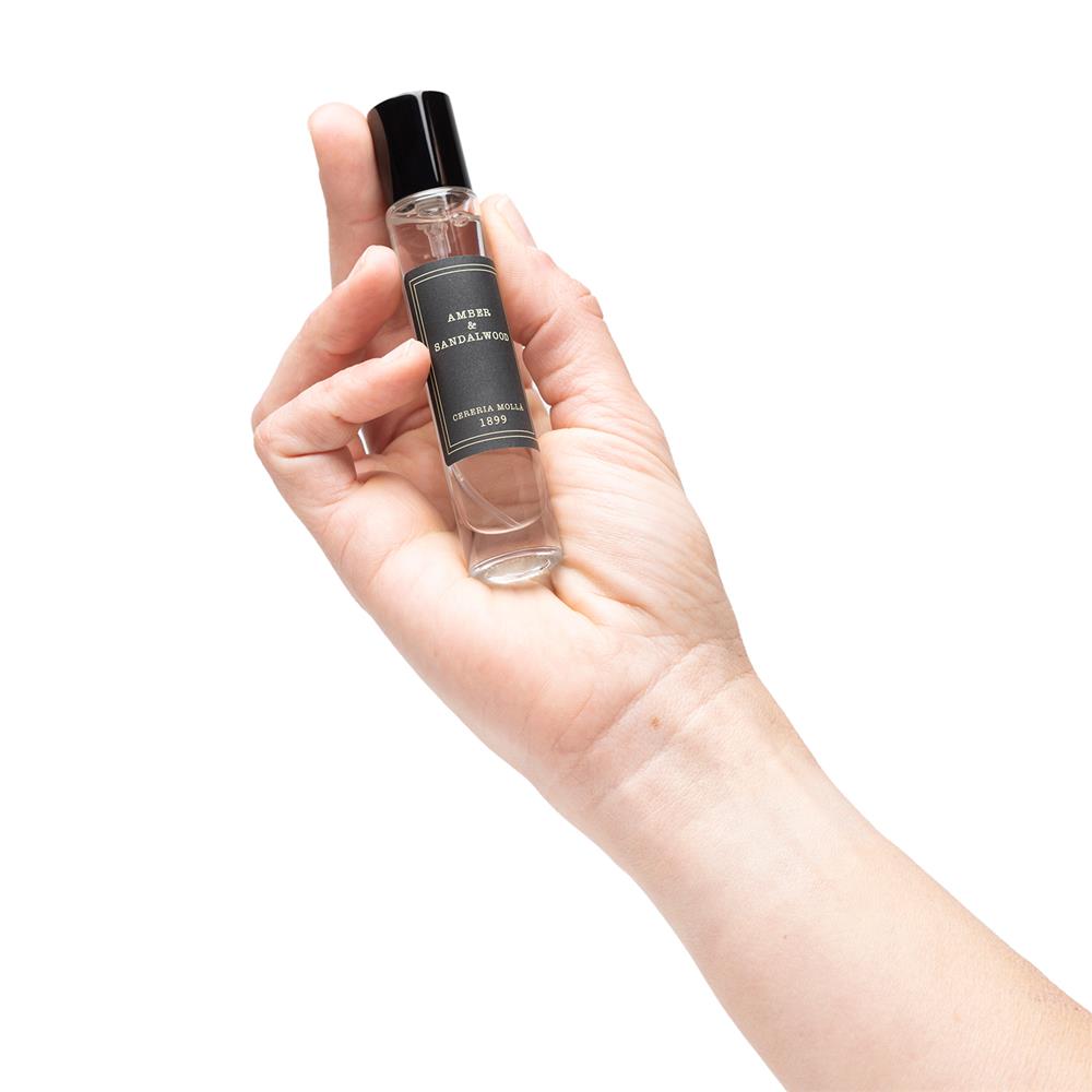 Amber & Sandalwood Premium Body Mist Travel Spray 15ml | Yankee Candle ...